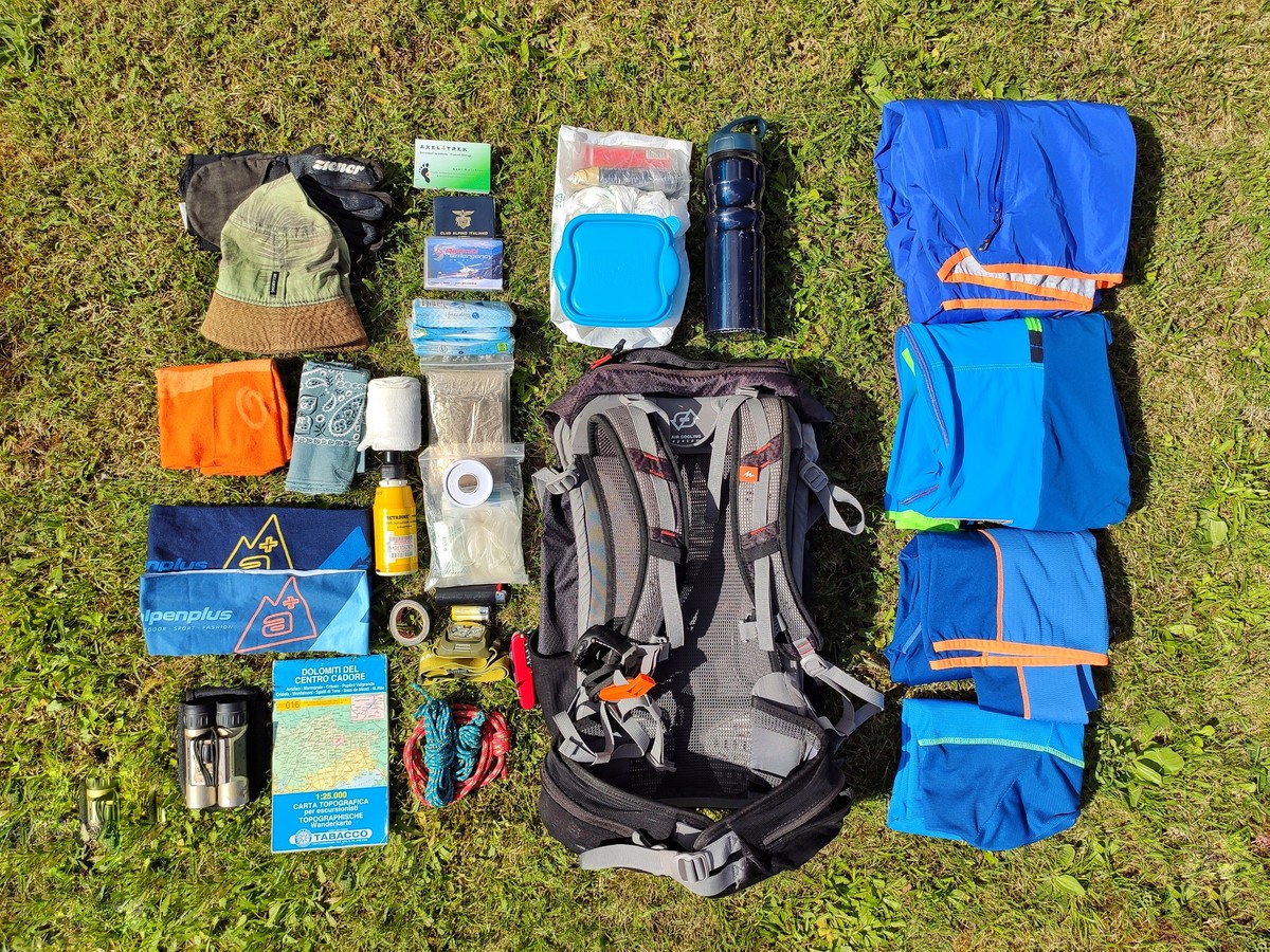 Il corretto equipaggiamento per l’escursionismo estivo in montagna ...